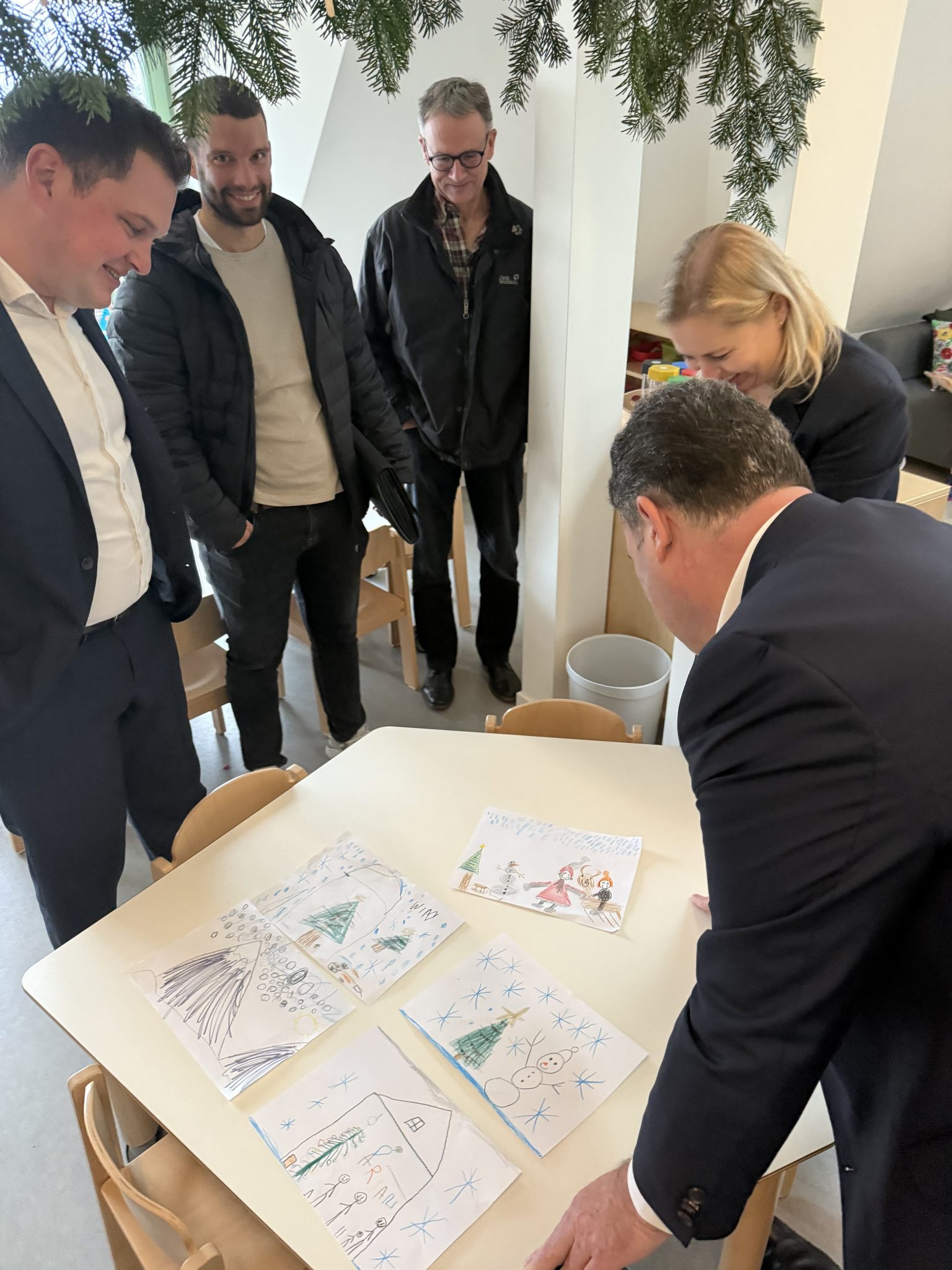 Weihnachtsmalaktion mal anders – Hubertus Heil und Landtagsabgeordnete ...